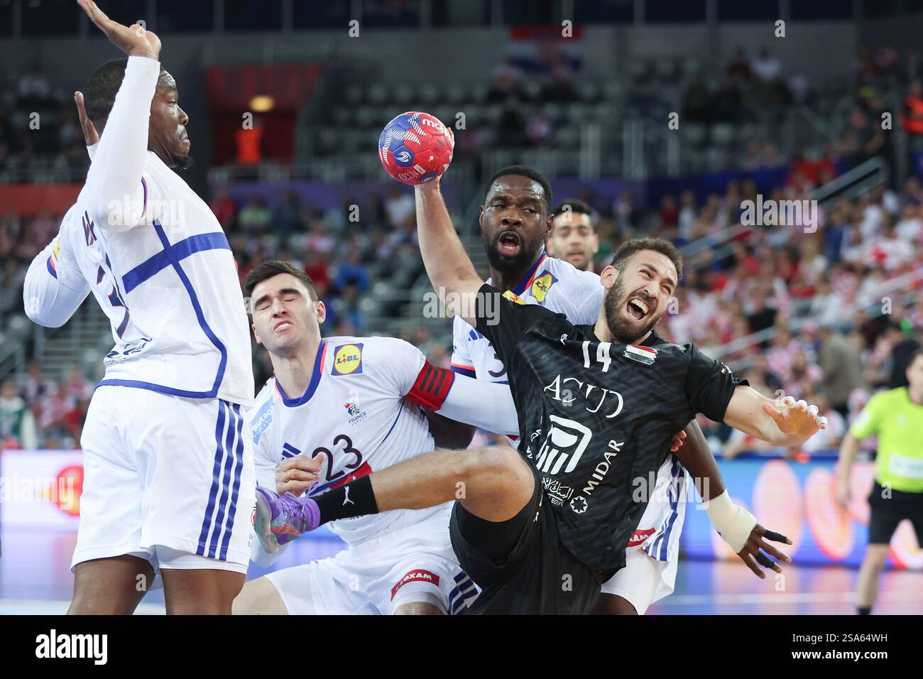Zagreb, Croatia. 28th Jan, 2025. Yasser Abdelwahed of Egypt shoots ...