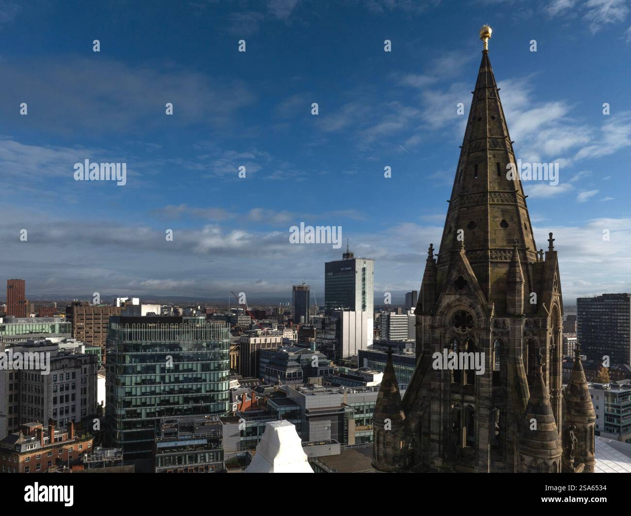 Skyscraper city tower manchester hi-res stock photography and images ...