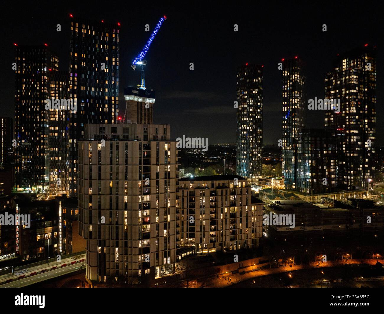 Video street night hi-res stock photography and images - Alamy