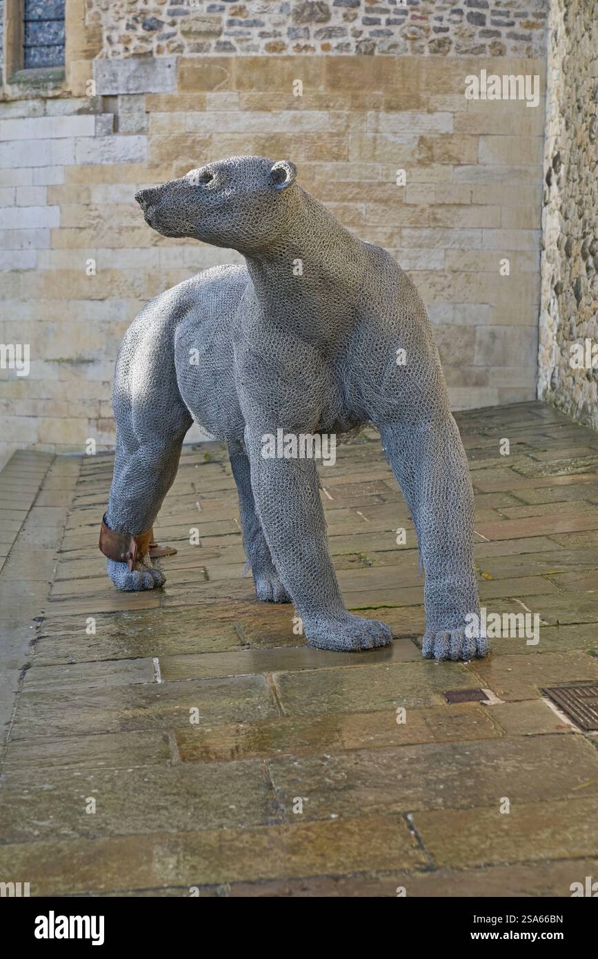 Statue of bear in tower of london hi-res stock photography and images ...