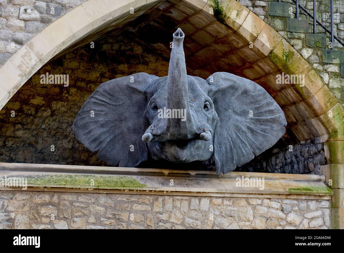 elephant statue elephant at the tower of london Stock Photo - Alamy