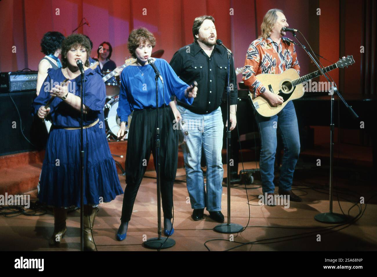 Elaine 'Spanky' McFarlane, MacKenzie Phillips, Denny Doherty and John ...