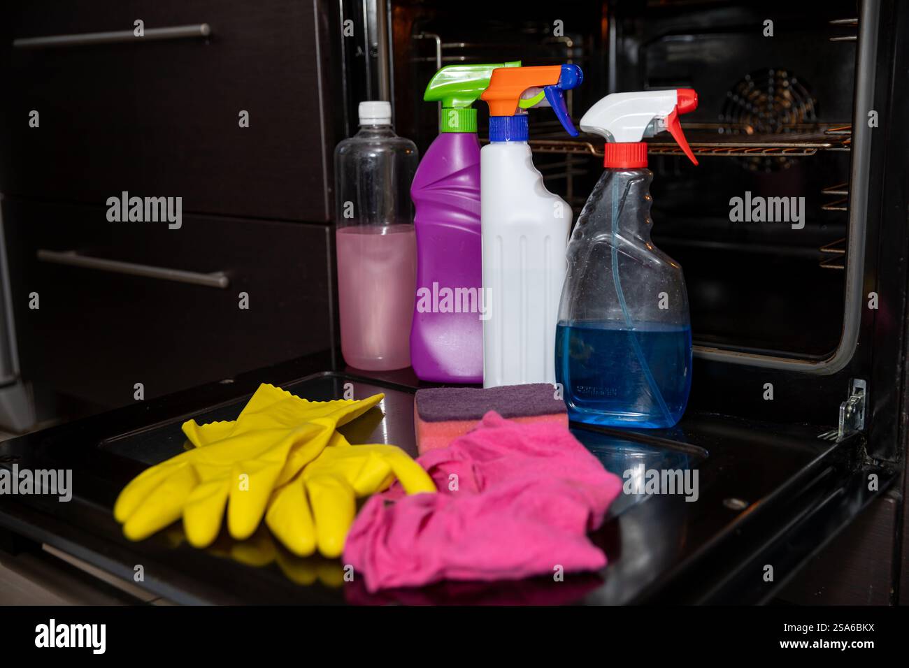 Using Cleaning Supplies Effectively in an Oven for Optimal Sparkling ...