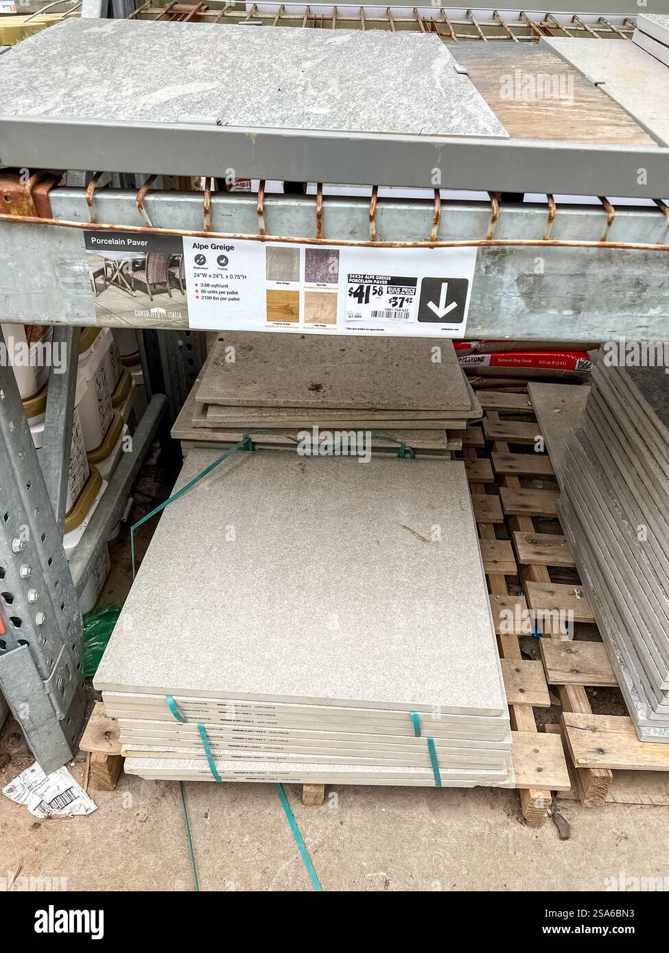 Retaining wall blocks for landscaping projects Stock Photo - Alamy