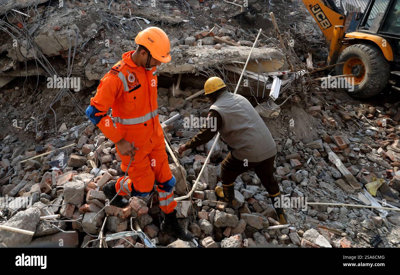 New Delhi, India. 28th Jan, 2025. Members of National Disaster Response ...
