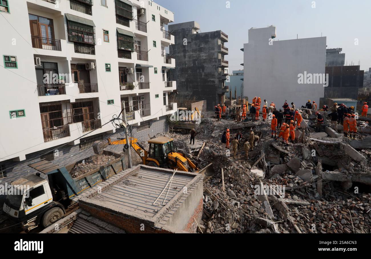 New Delhi, India. 28th Jan, 2025. Members of National Disaster Response ...