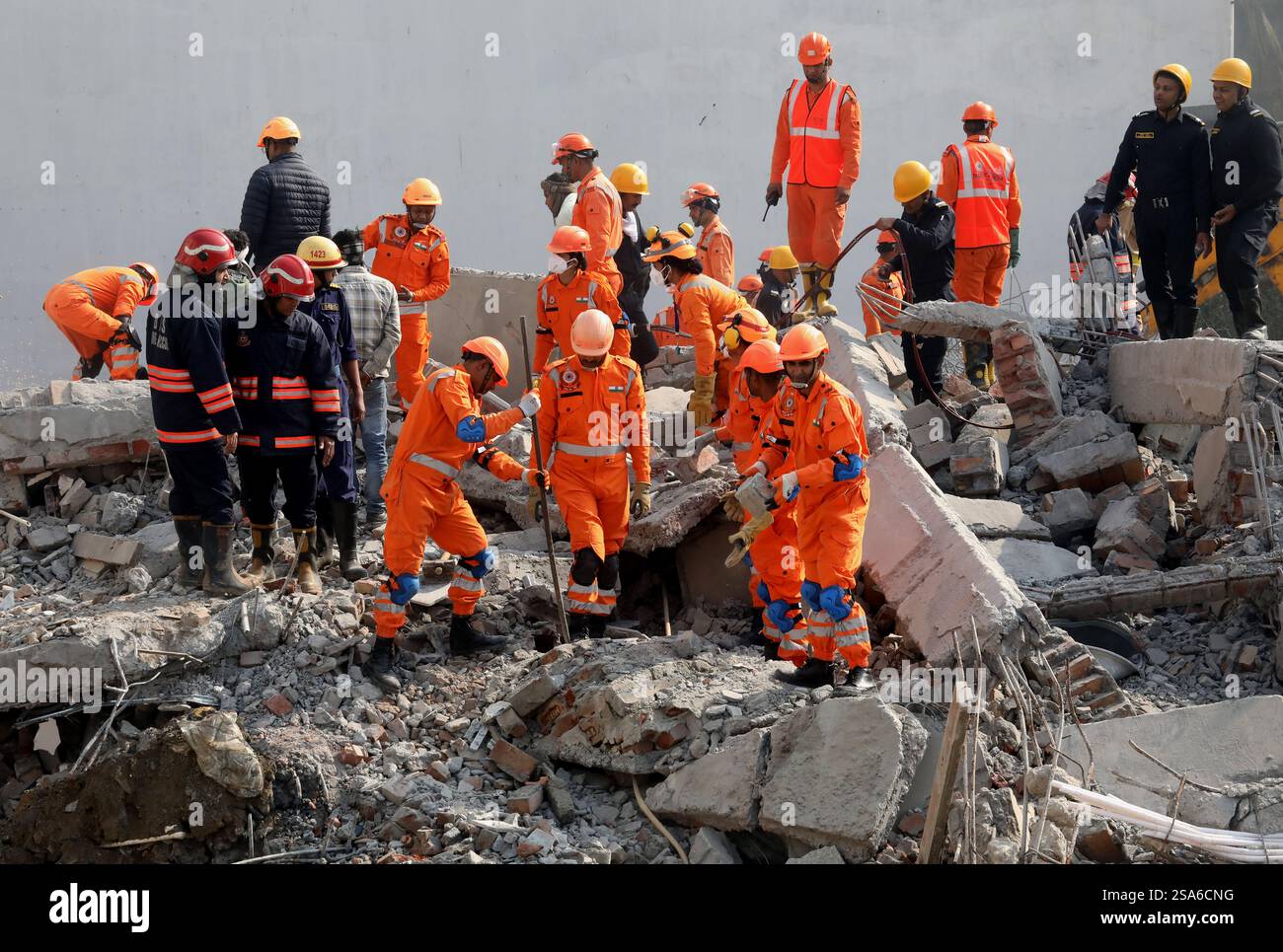 New Delhi, India. 28th Jan, 2025. Members of National Disaster Response Force (NDRF), Delhi ...