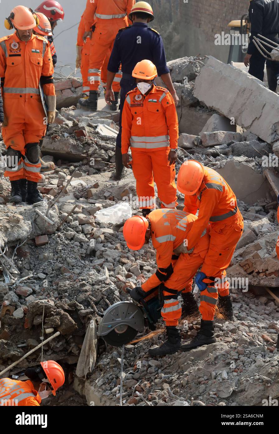 New Delhi, India. 28th Jan, 2025. Members of National Disaster Response ...