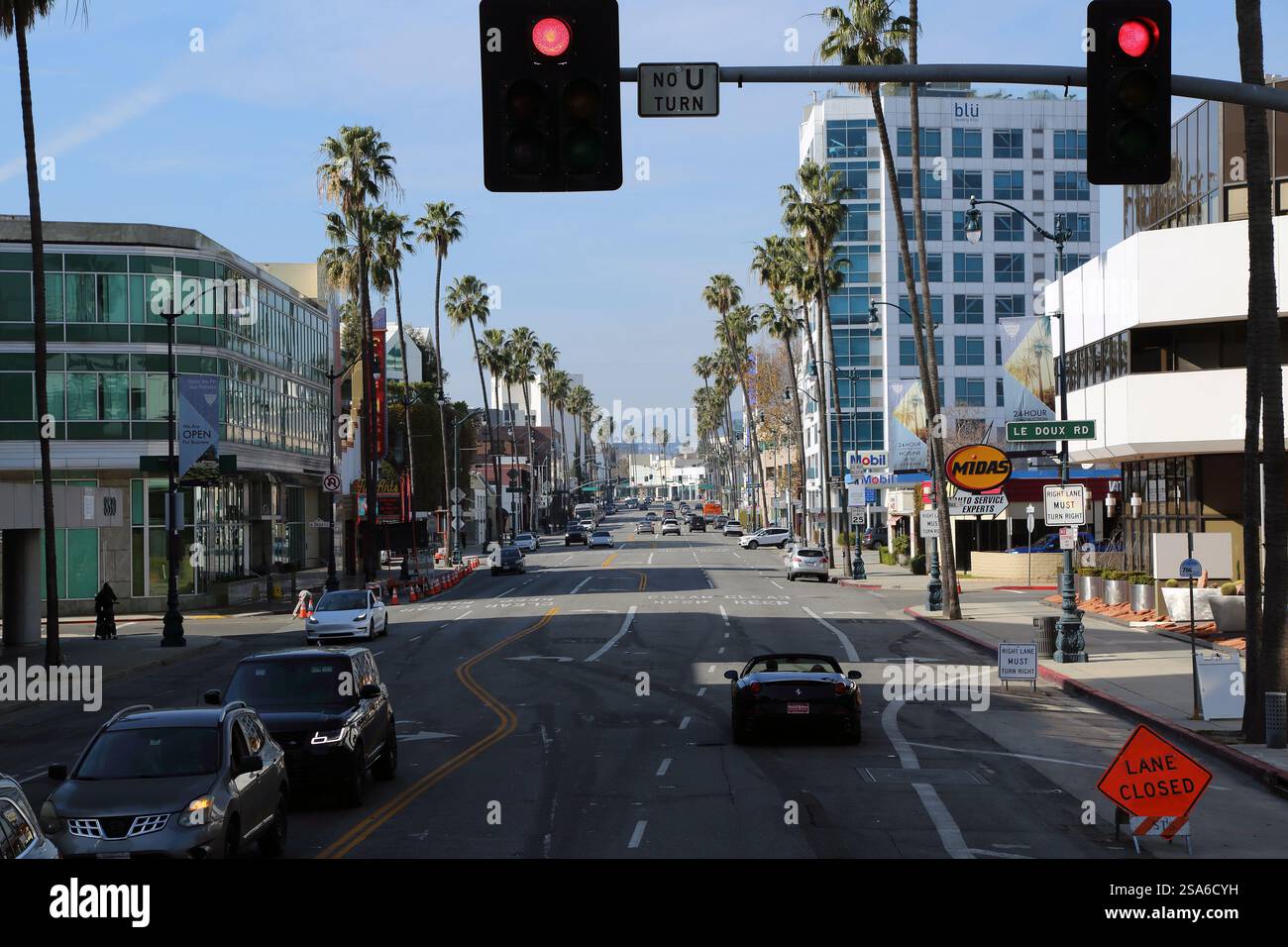 Wilshire Boulevard from La Cienega Boulevard intersection, Beverly ...