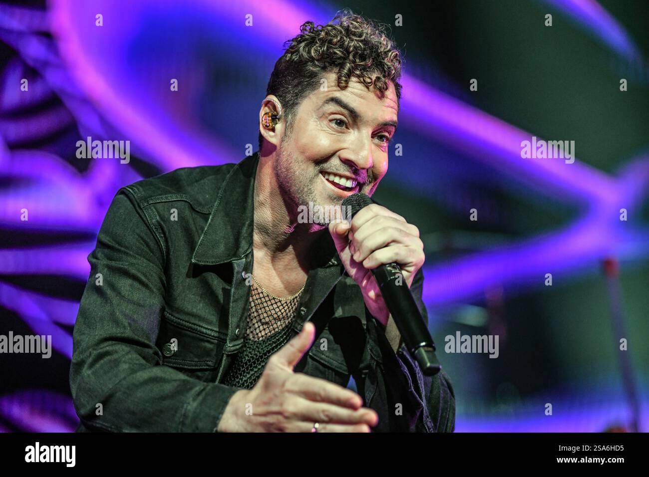 David Bisbal celebrates his carreer 20th Anniversary with a concert at ...