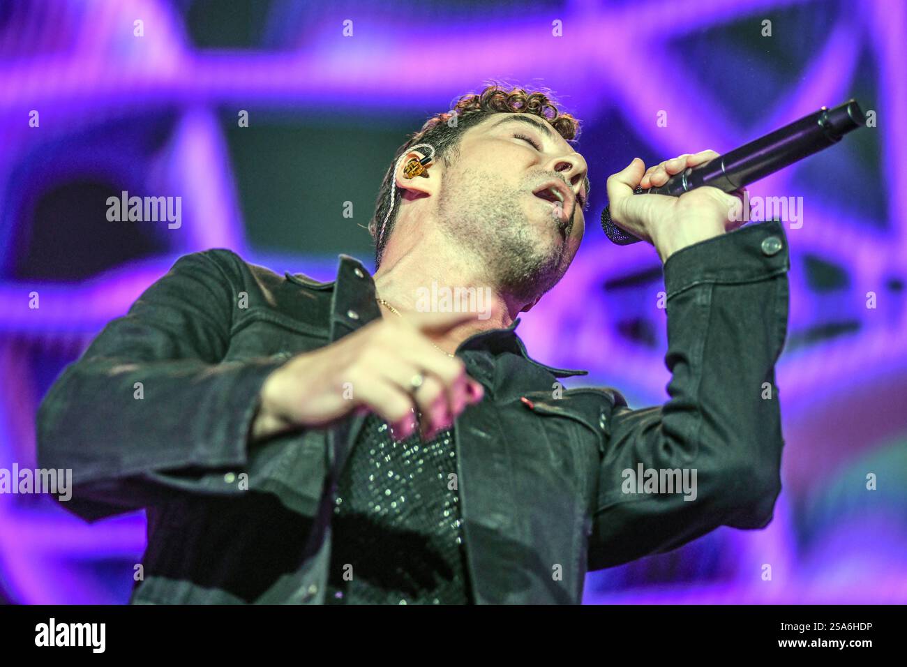 David Bisbal celebrates his carreer 20th Anniversary with a concert at ...