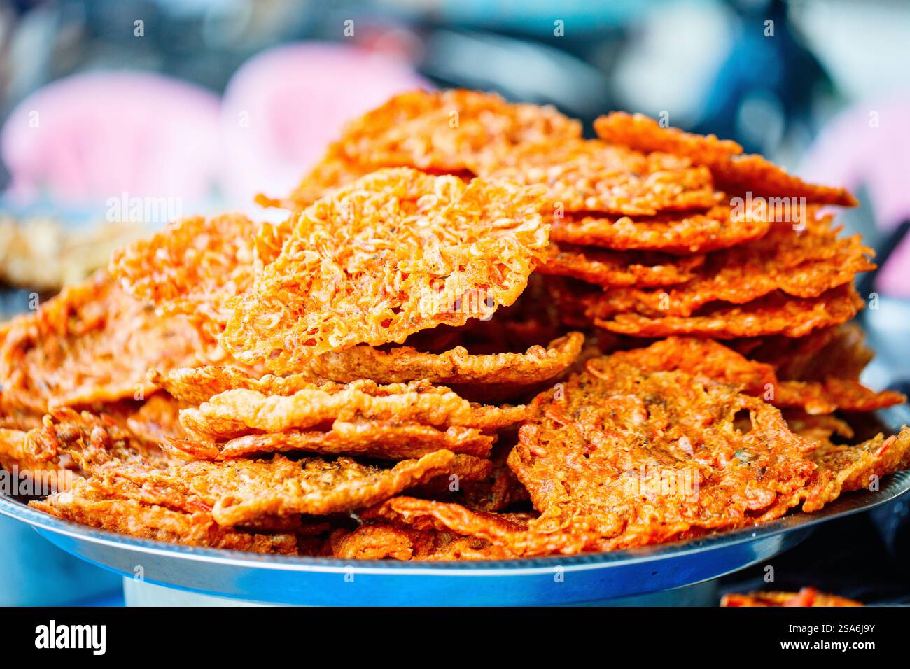 Deep fried crab meat at asian street food market Stock Photo - Alamy