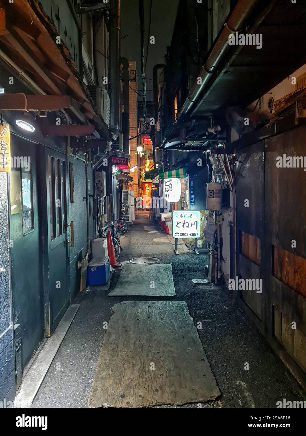 Small alley at night in Akabane in Tokyo, Japan Stock Photo - Alamy