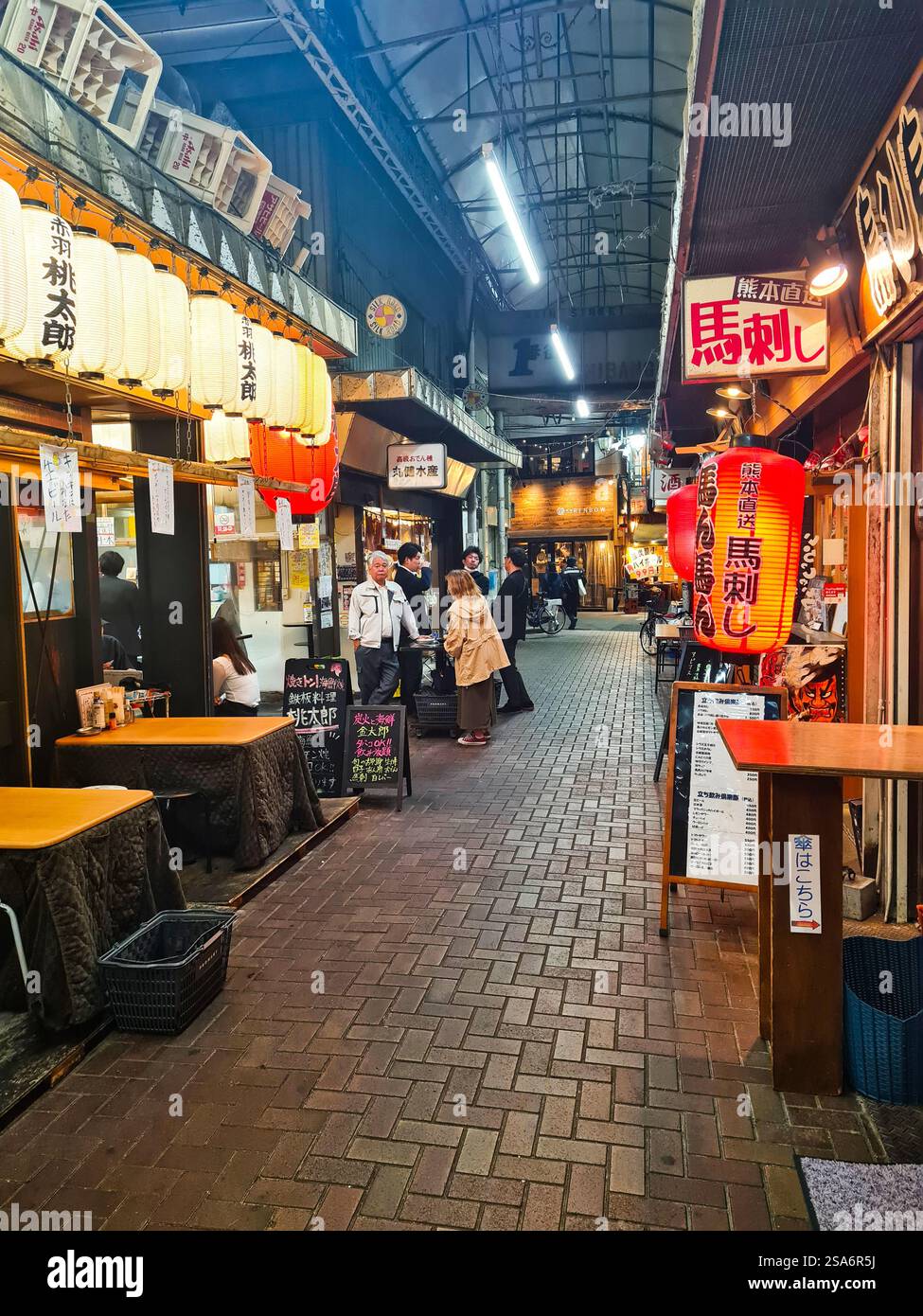 Japanese lanterns in tokyo japanese hi-res stock photography and images ...