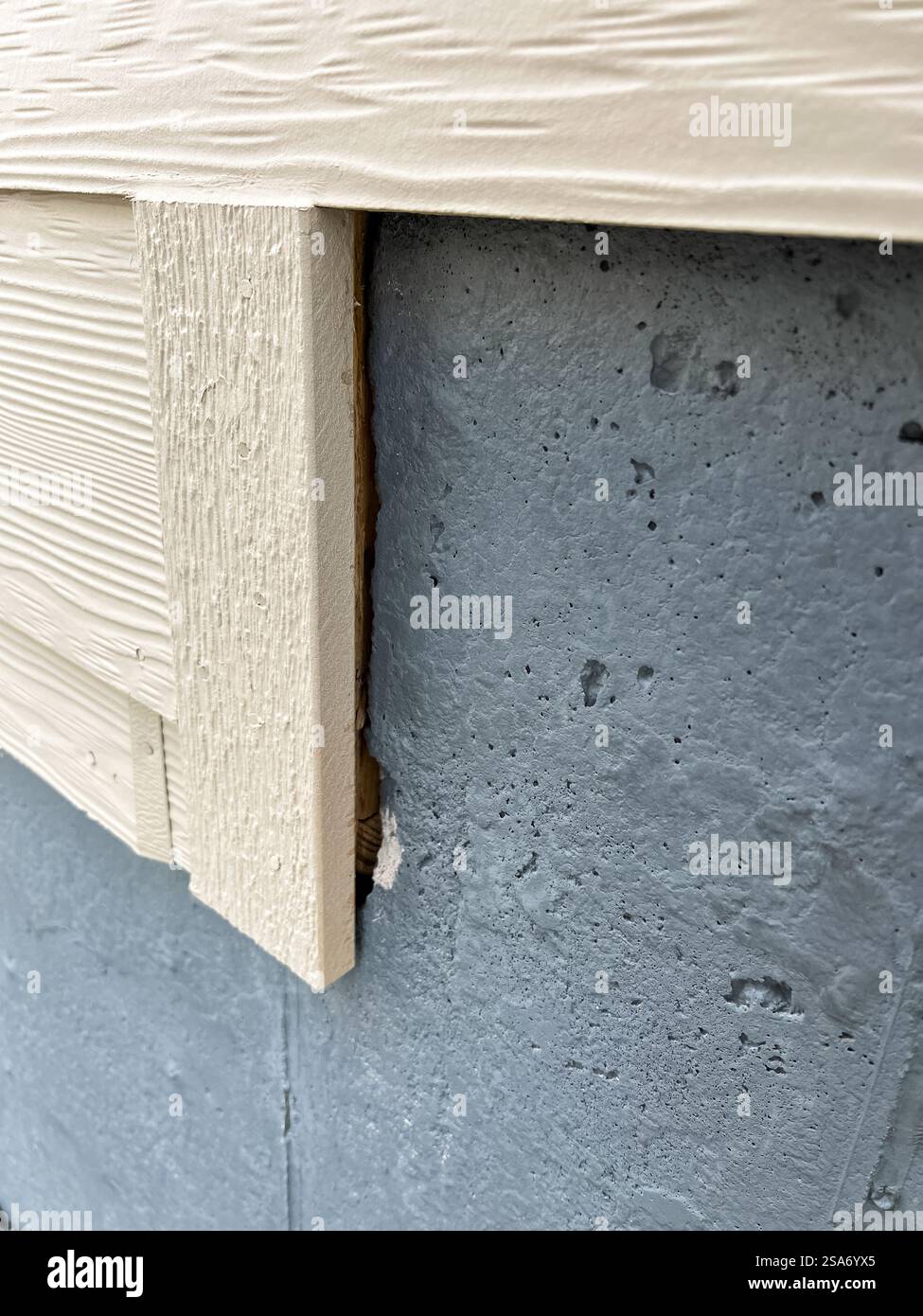 Exterior House Siding and Foundation Gap Stock Photo - Alamy