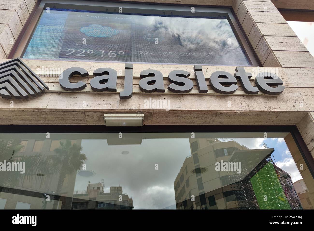 Santa Cruz de Tenerife, Kanarische Inseln, Spanien, 20.01.2025: Filiale ...
