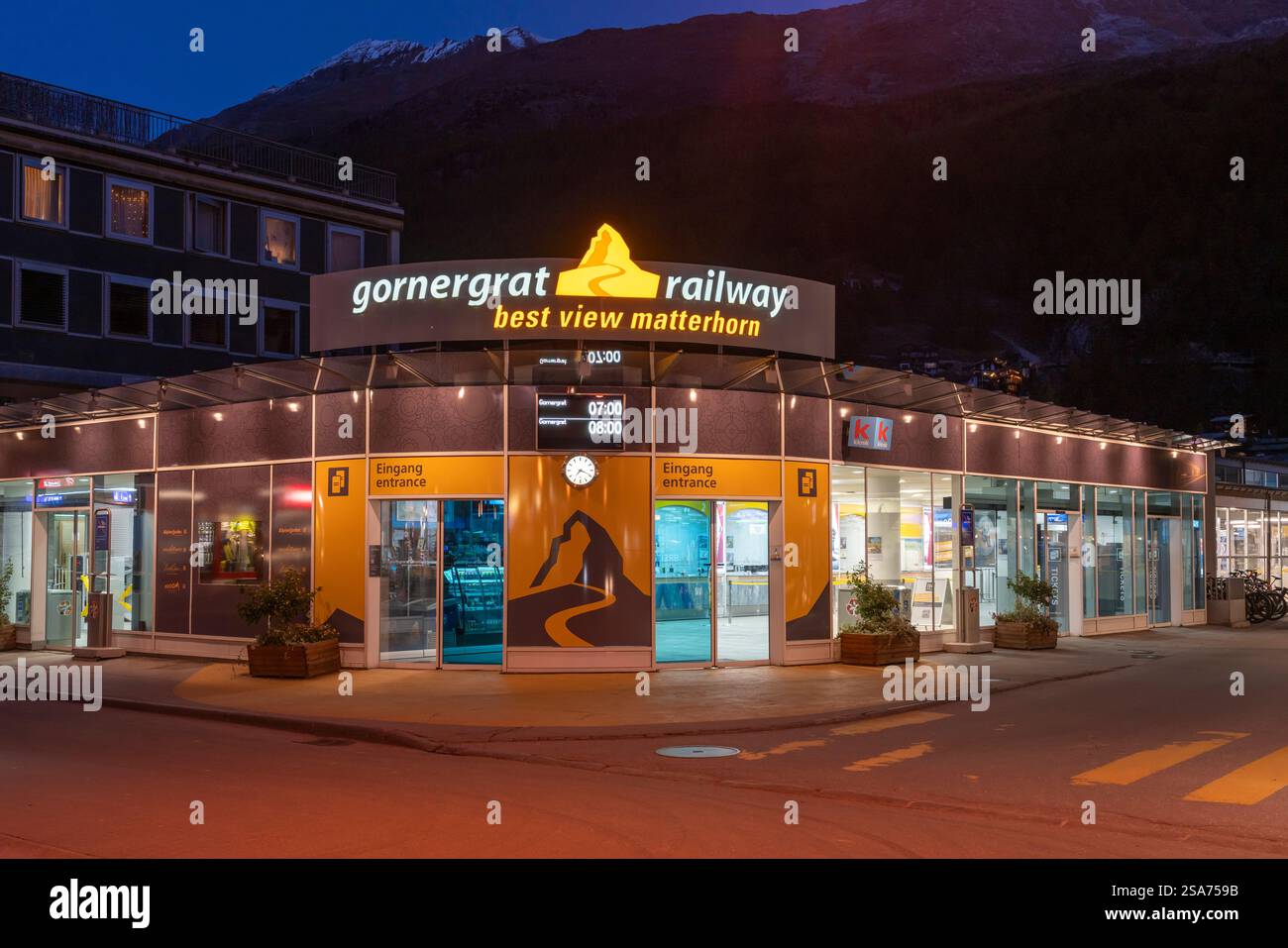Zermatt train station hi-res stock photography and images - Alamy