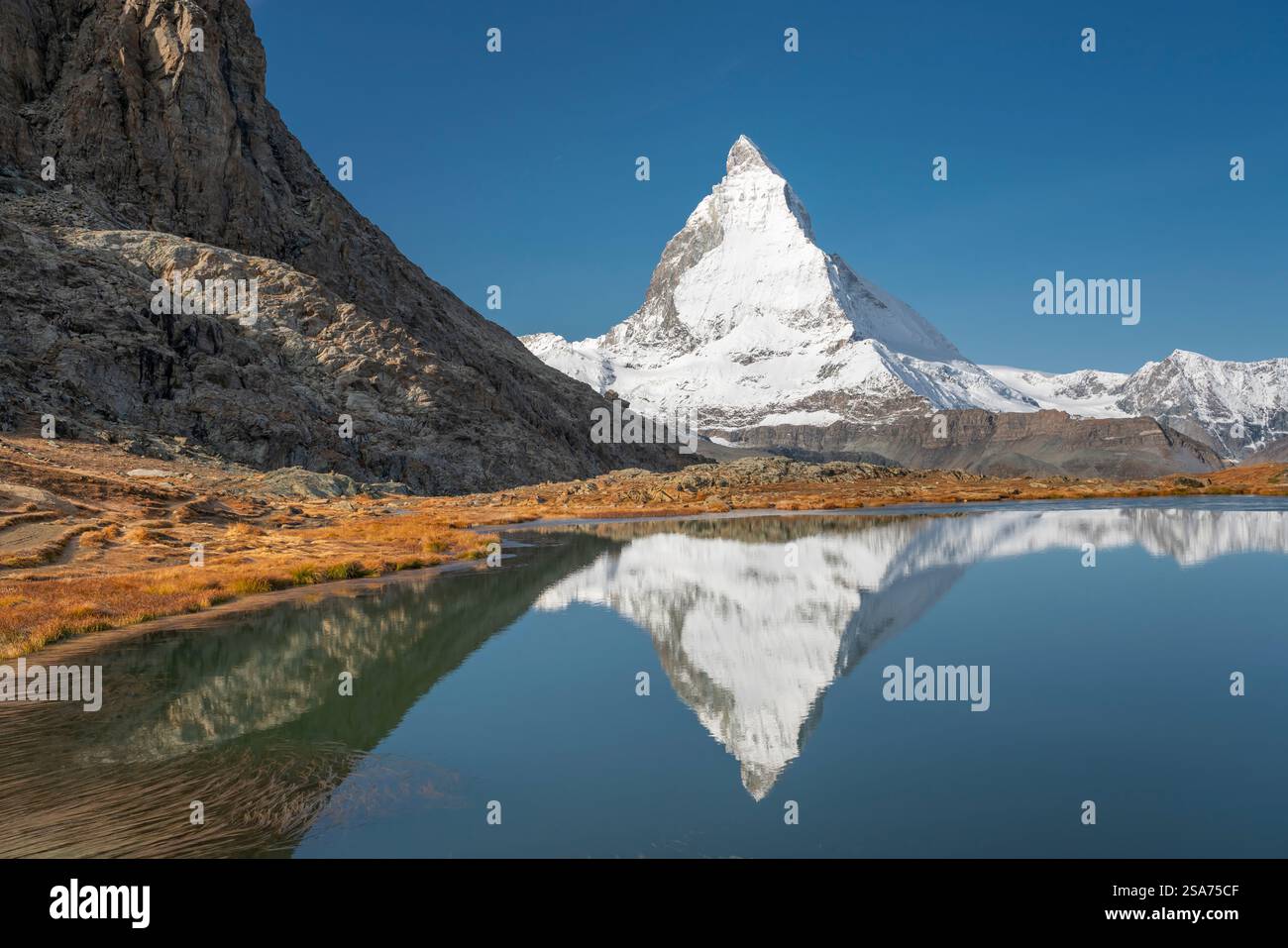Reflection of the Matterhorn mountain in the Riffelsee lake near ...