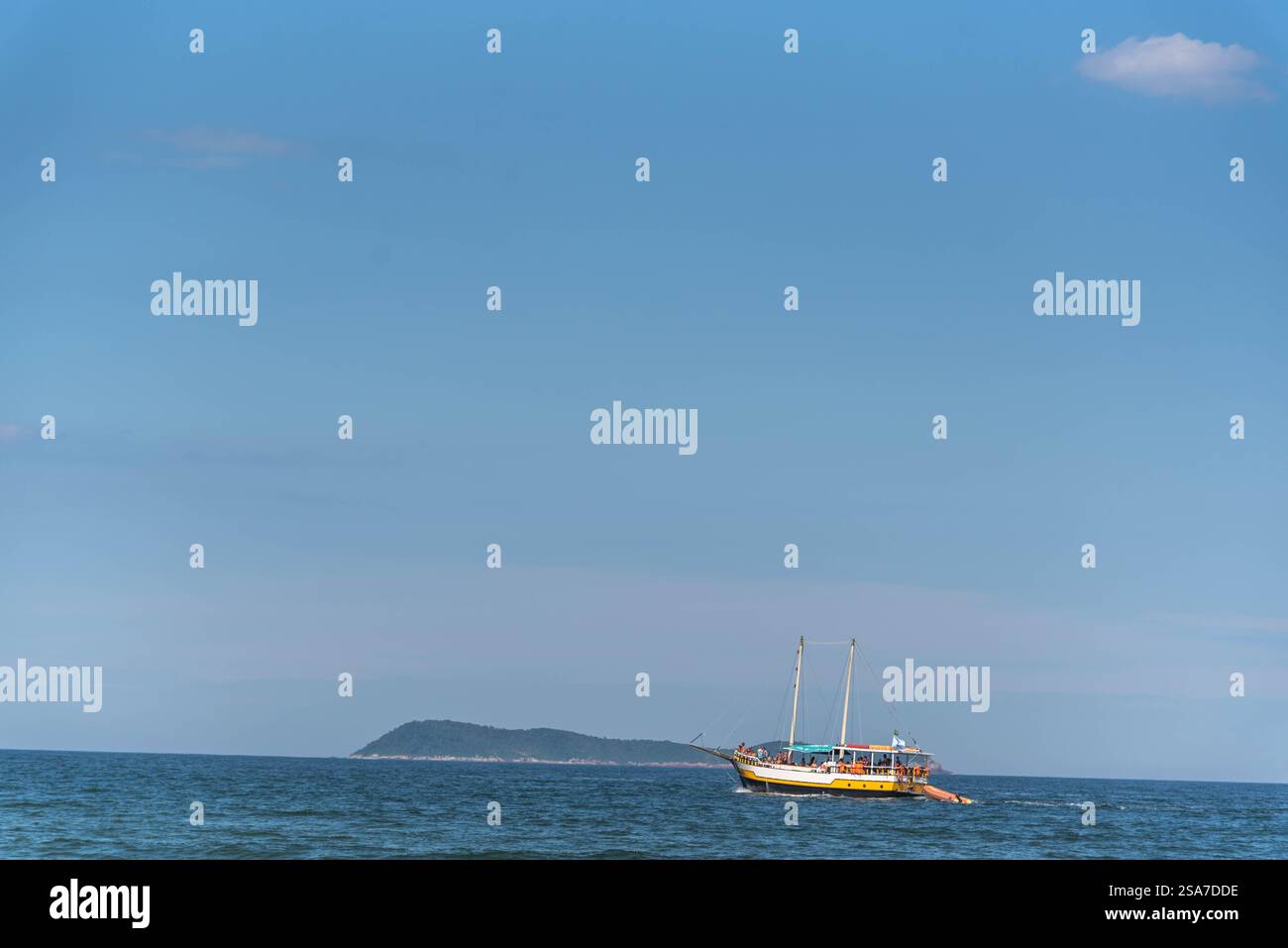 Tourist boat on the coast of Gamboa beach, Santa Catarina, Brazil.NEF ...