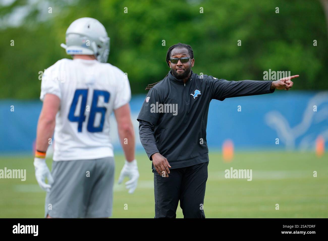 FILE - Detroit Lions linebacker coach Kelvin Sheppard gives instruction ...