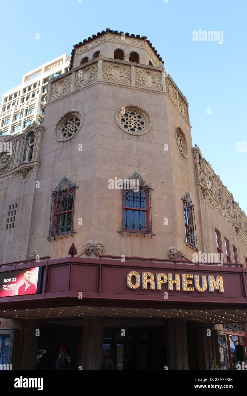 Red theatre lights hi-res stock photography and images - Alamy
