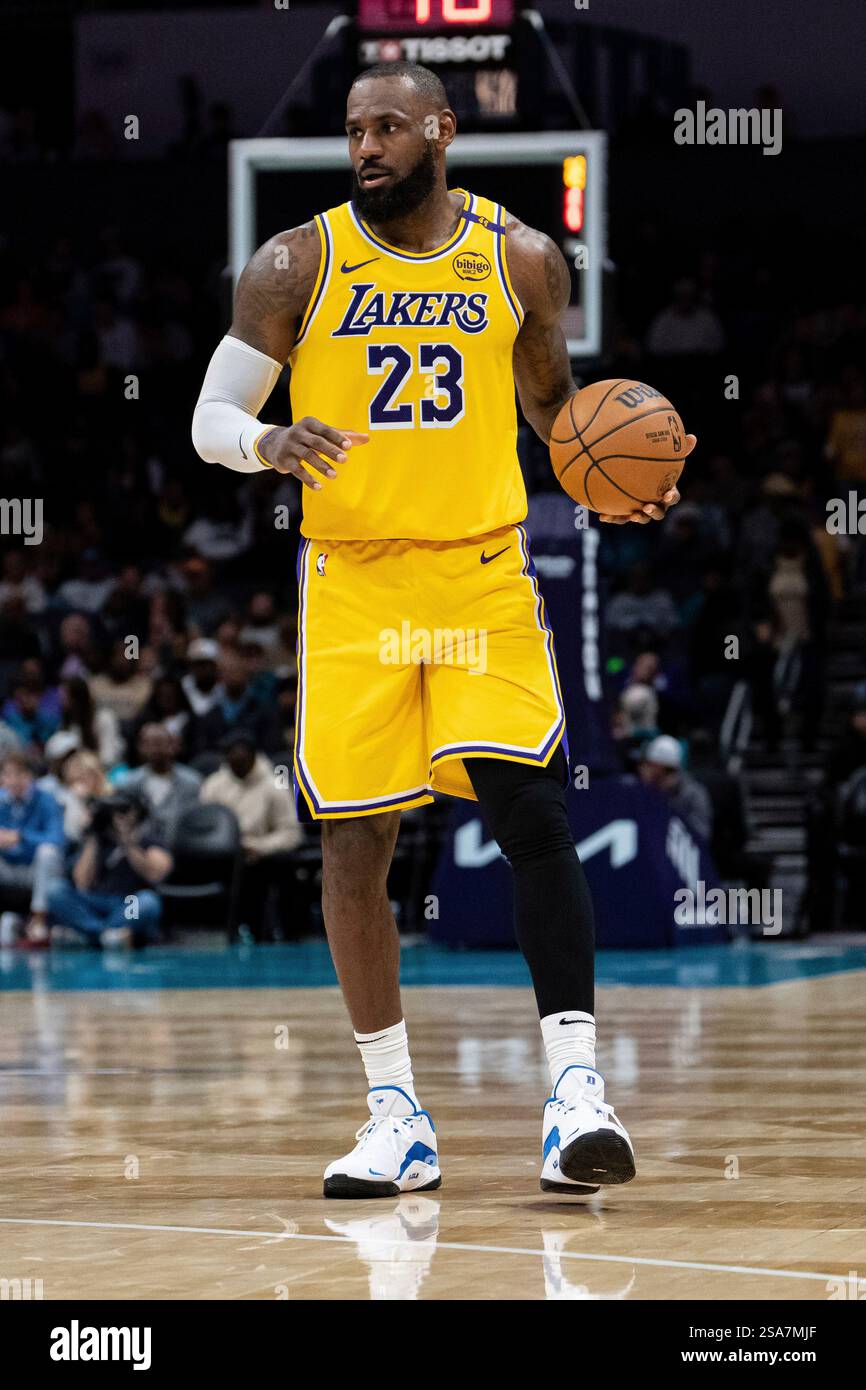 Los Angeles Lakers forward LeBron James (23) brings the ball upcourt ...