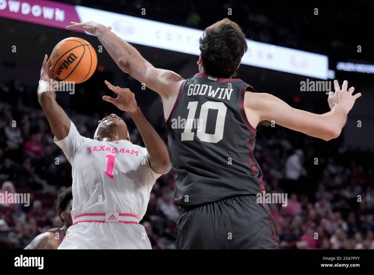 Texas A&M guard Zhuric Phelps (1) tries to shoot over Oklahoma forward ...