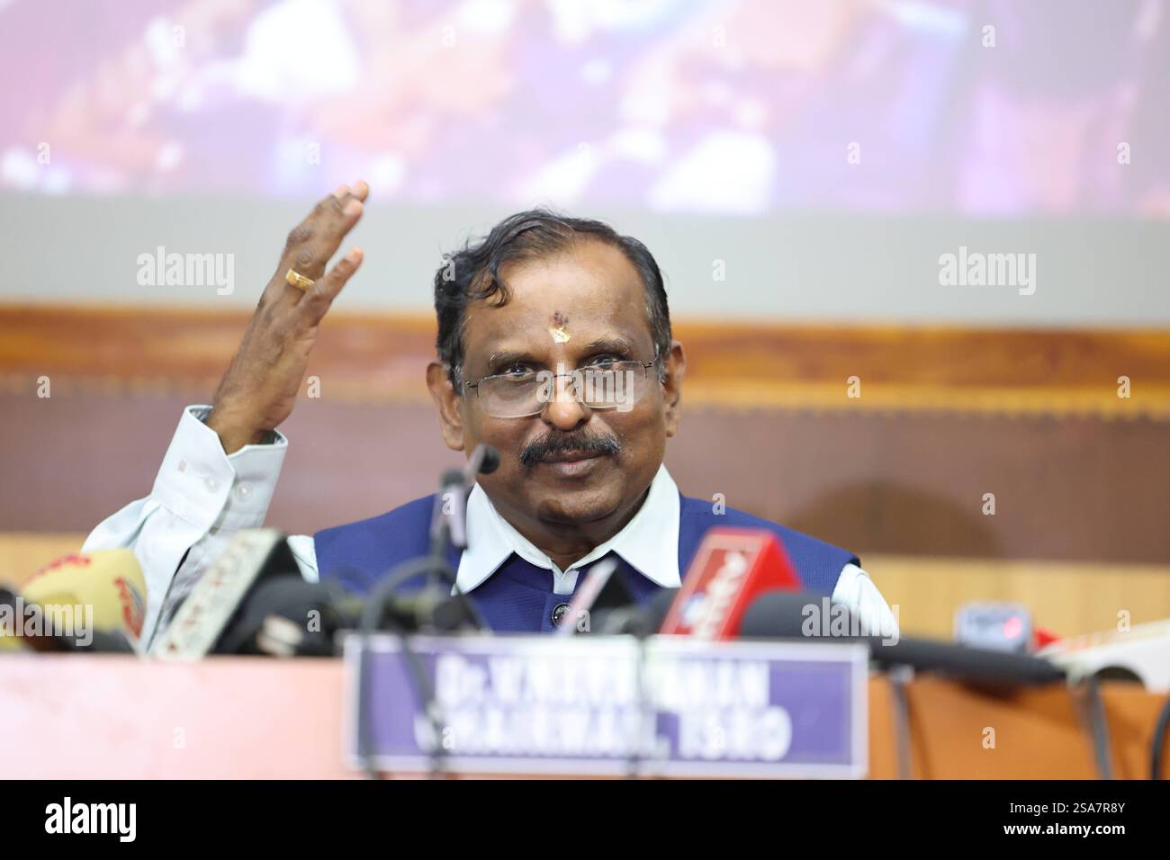 Rocket Launch : ISROs historic 100th launch ISROs historic 100th launch ...