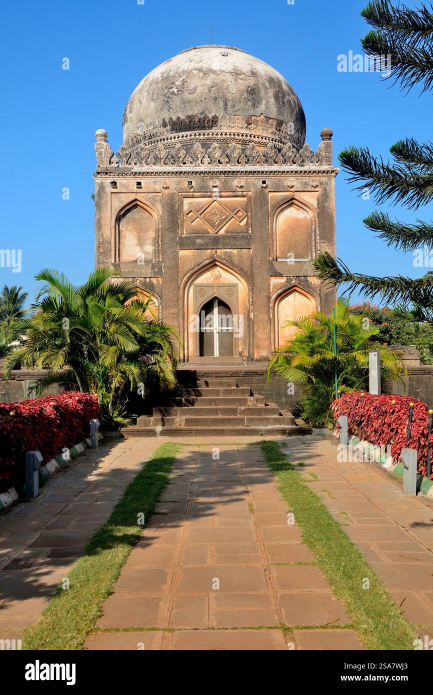Bareed Shahi Park, is a complex of the tombs of the Barid Shahi dynasty ...