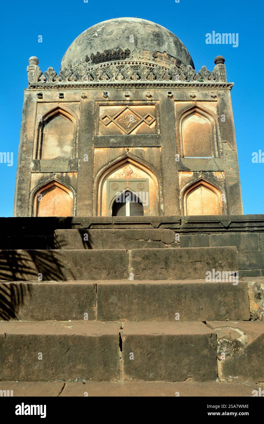Bareed Shahi Park, is a complex of the tombs of the Barid Shahi dynasty ...