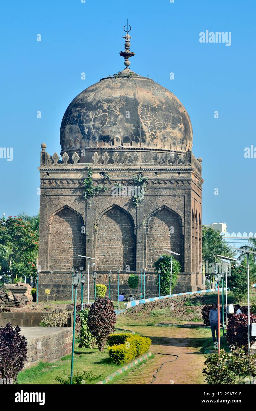 Bareed Shahi Park, is a complex of the tombs of the Barid Shahi dynasty ...