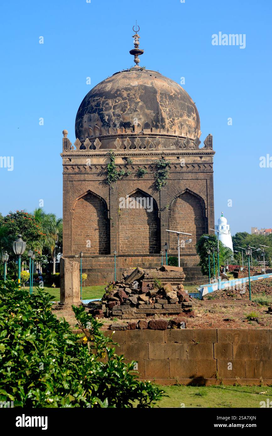Bareed Shahi Park, is a complex of the tombs of the Barid Shahi dynasty ...