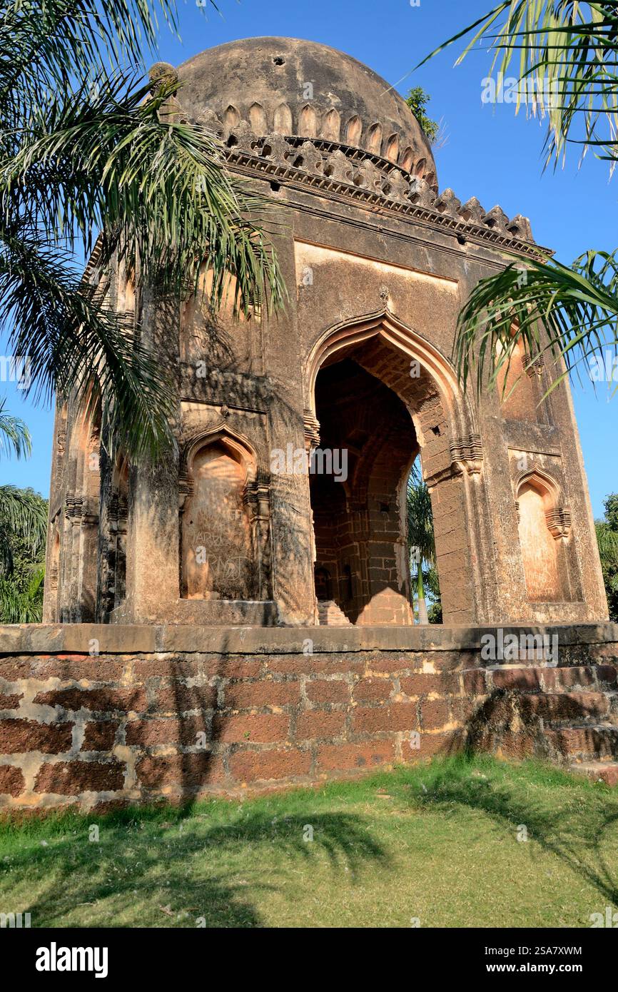 Bareed Shahi Park, is a complex of the tombs of the Barid Shahi dynasty ...