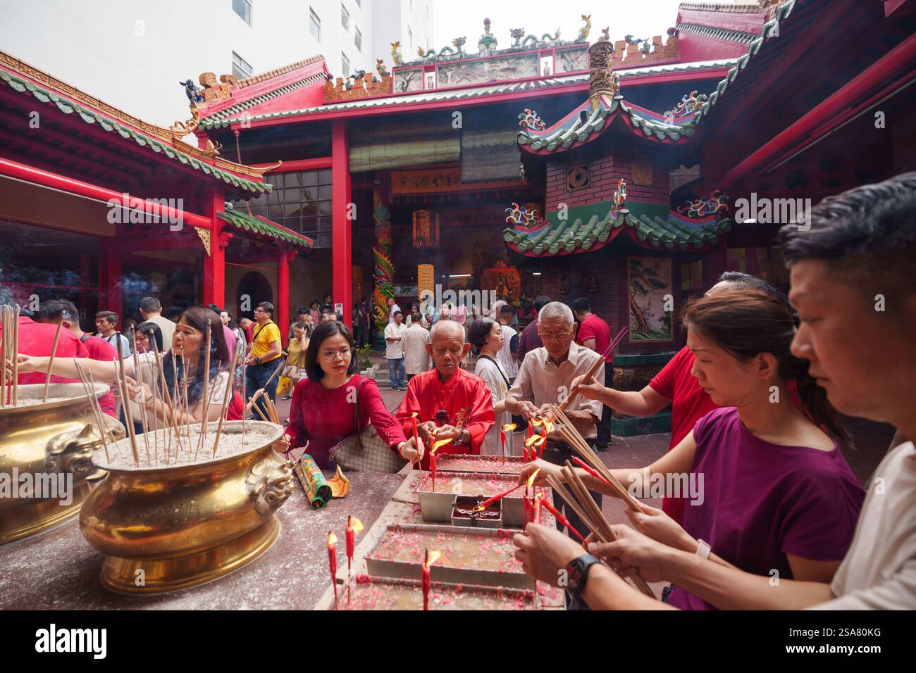 Malaysian ethnic Chinese pray on the first day of Lunar New Year at ...