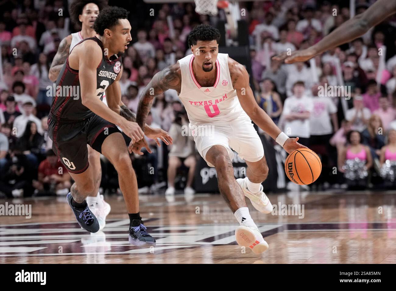 Texas A&M guard Jace Carter (0) drives the lane against Oklahoma guard ...