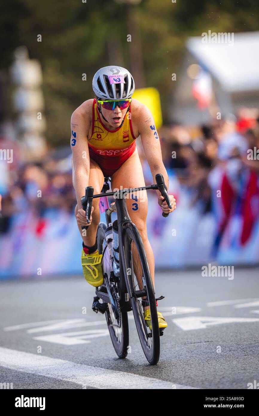 Anna Godoy participating in the triathlon at the Paris 2024 Olympic ...
