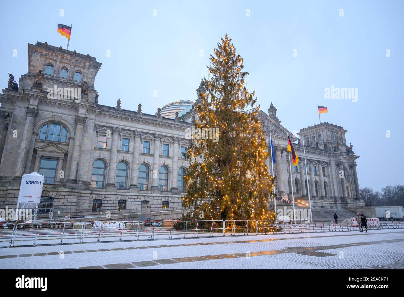 Reichstag building, German federal parliament, Deutscher Bundestag, on ...