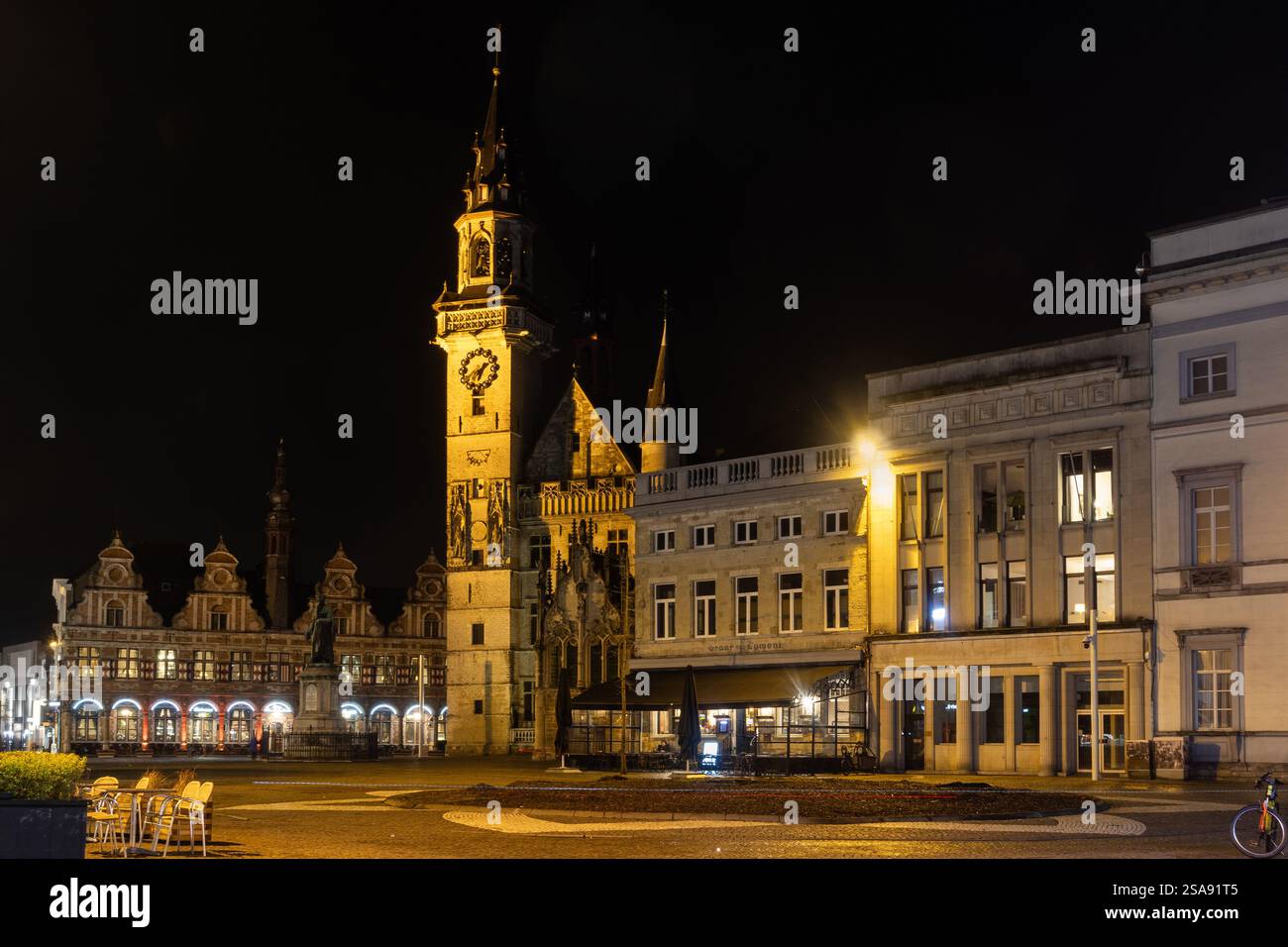 Night time view of the main market square (Grote Markt) in Aalst, East ...