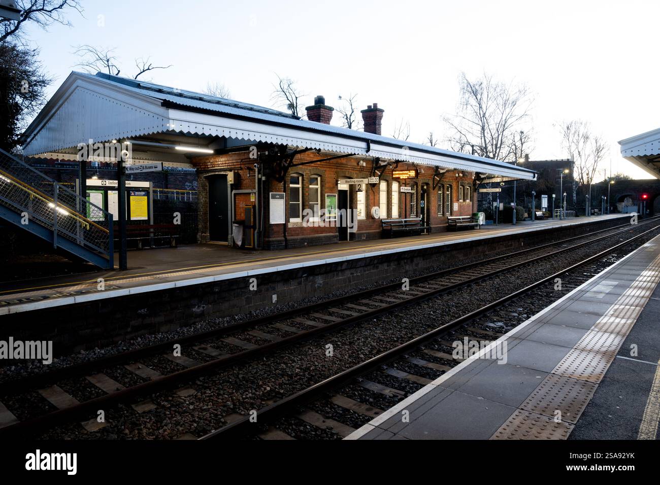 Evesham railway station, early morning, Worcestershire, England, UK ...