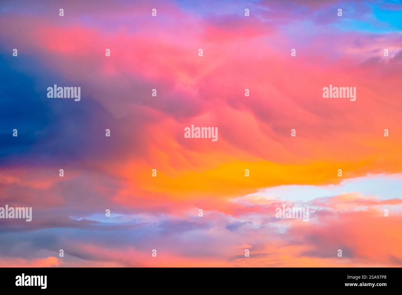 Sunset sky with clouds over Mudgee in the Central West of NSW ...