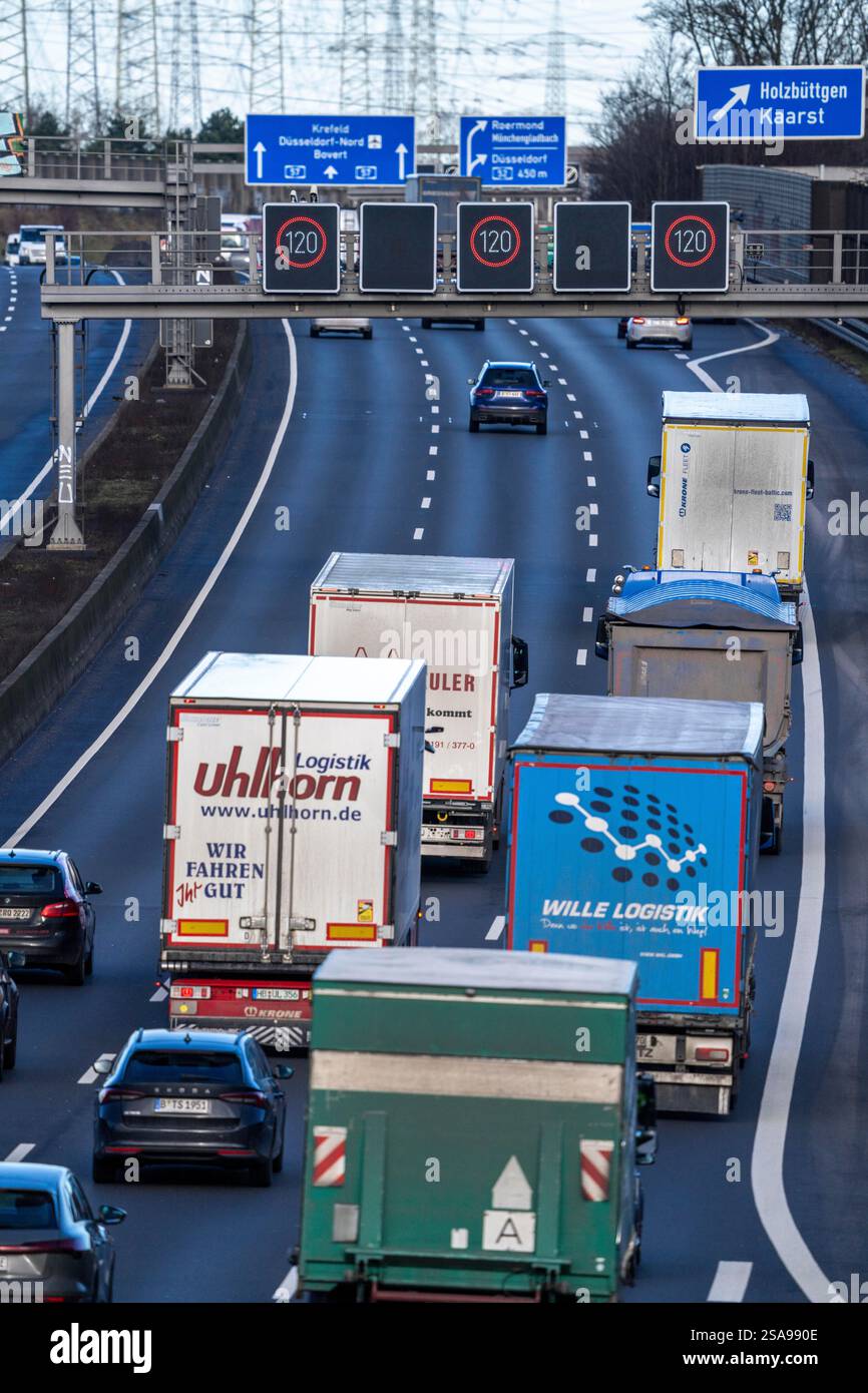Autobahn A57 bei Kaarst im Rhein-Kreis Neuss, Blick Richtung ...