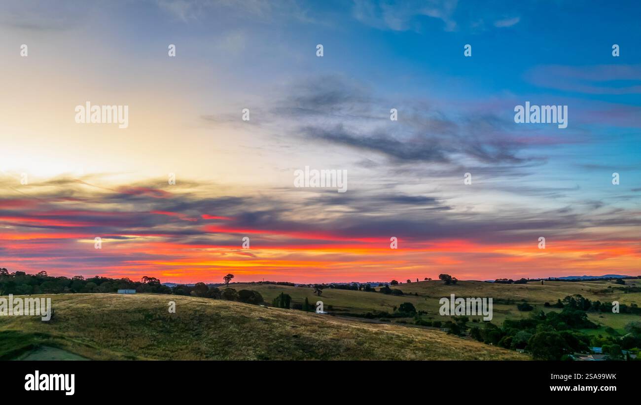 Sunset and high clouds over the countryside on the outskirts of Blayney ...