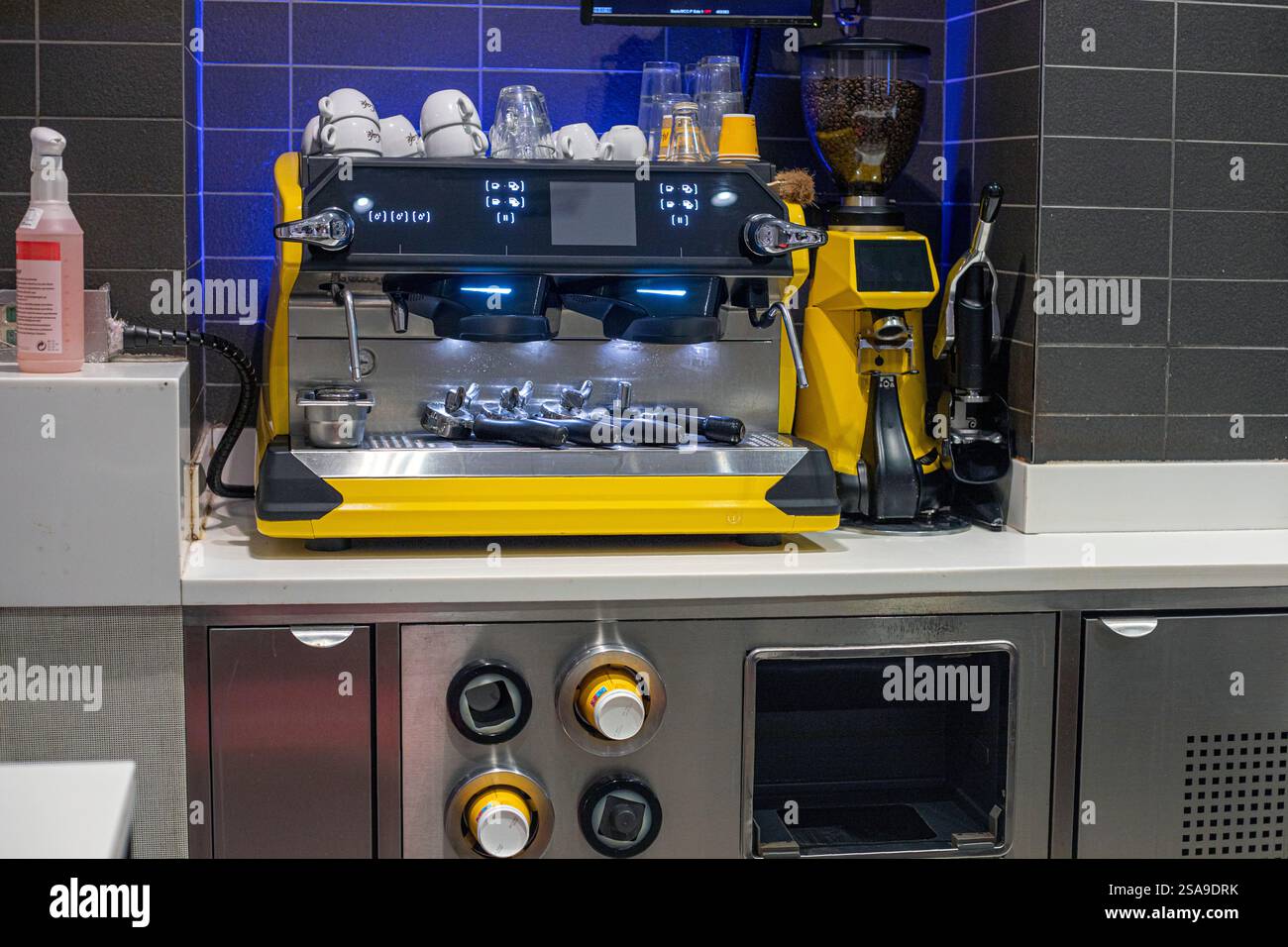 apparatus for making coffee and other drinks in a fast food restaurant ...