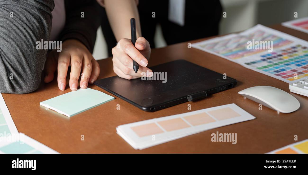 Collaborative graphic design process with digital tools and color ...