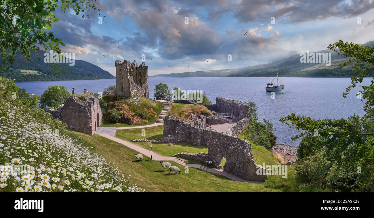 Picturesque ruins of the 13th century Urquhart Castle Ruins, Loch Ness ...