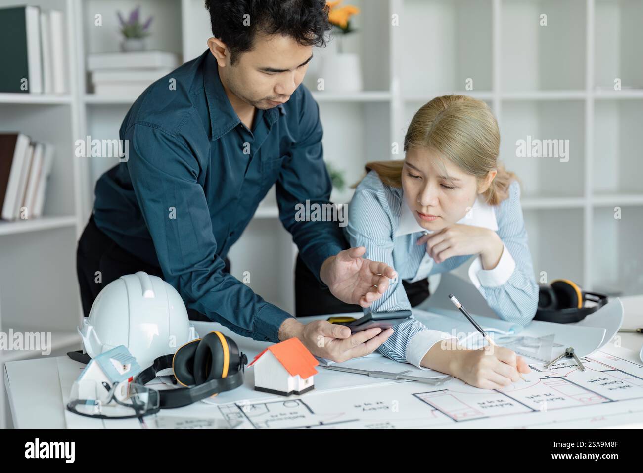 Collaborative project planning and communication in construction management Stock Photo - Alamy