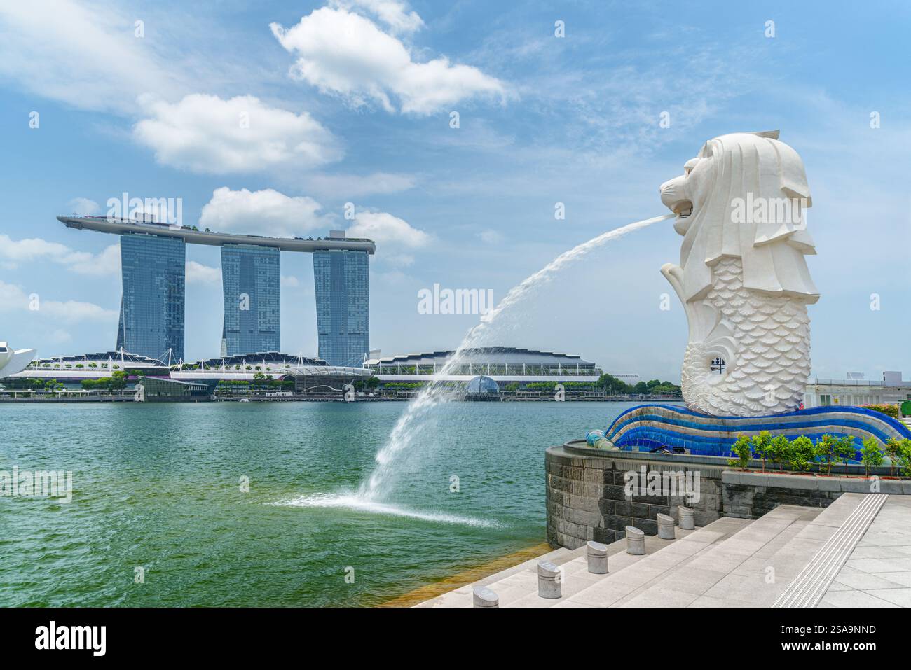 Awesome view of the Merlion in Singapore Stock Photo - Alamy