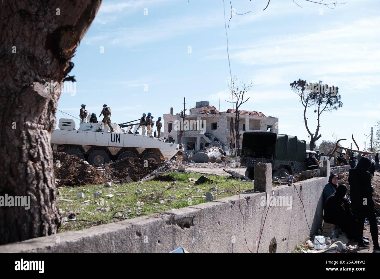 UNIFIL forces alongside Lebanese civilians attempting to return to ...