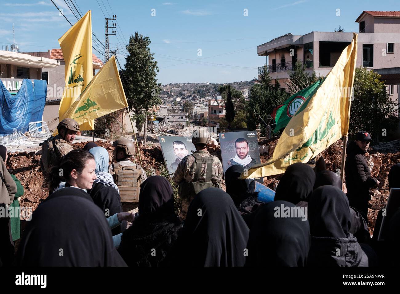 Residents of the village of Aitaroun protesting to return to their ...