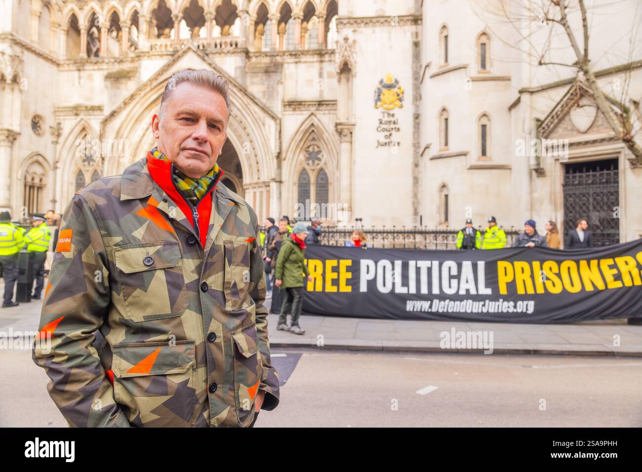 London, UK. 29 JAN, 2024. Television presenter Chris Packham outside ...